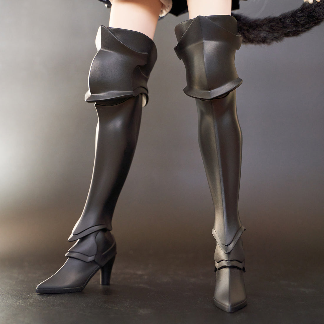MDD Leg Armour - Carbon Black – Dollnouveau Store